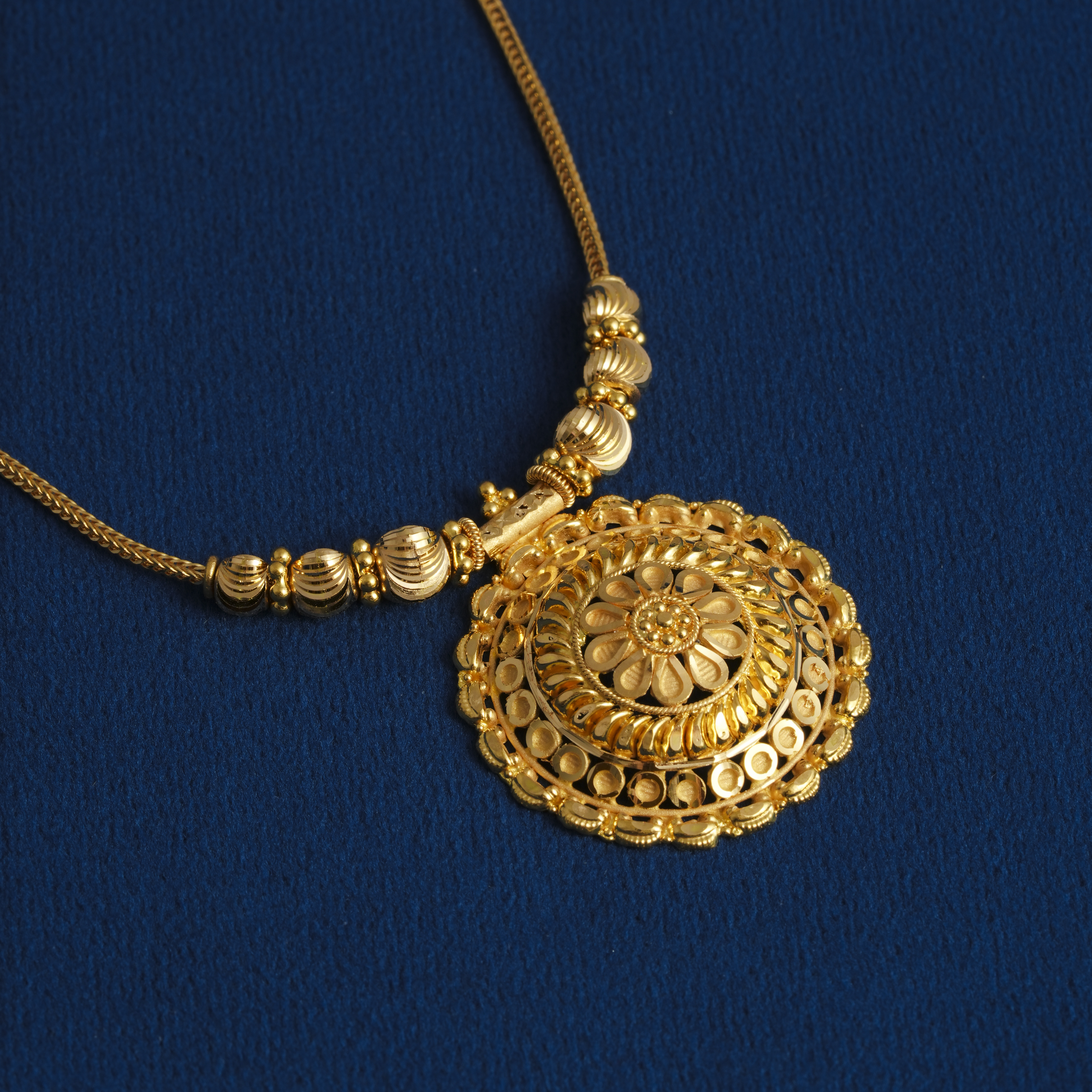 ELEGANT GOLD KANTHI SET (BOM) WITH MATCHING EARRINGS - Hira Panna Jewellers