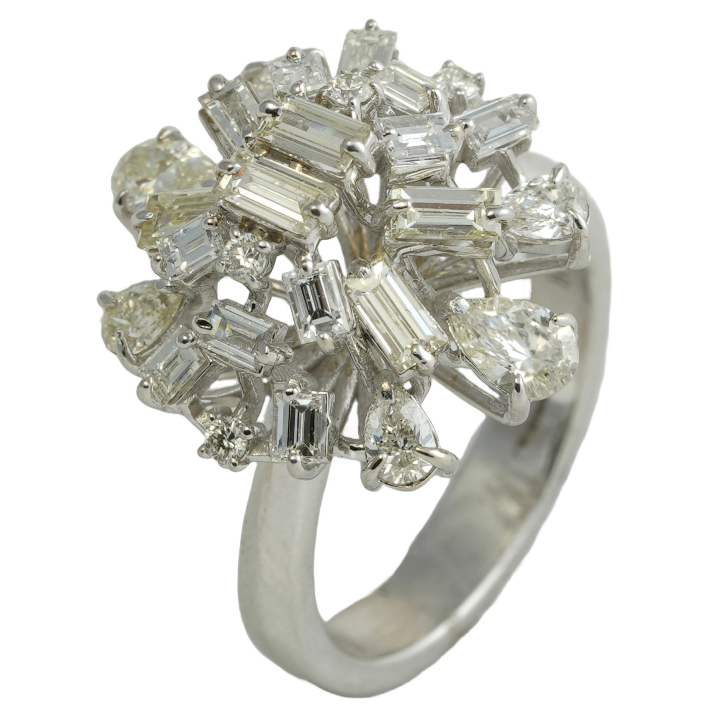 Hira Panna 18k Sparkling Diamond Ring - Hira Panna Jewellers